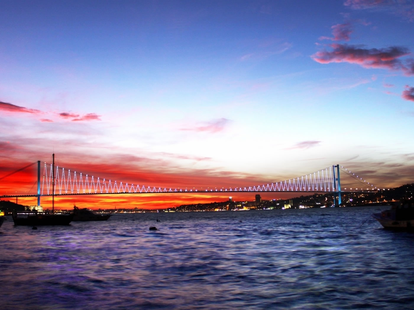 Moonlight Dinner Cruise | Evre Tour